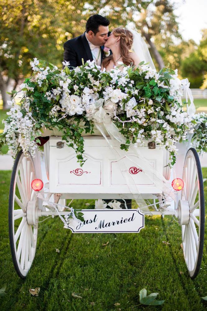 30 Wedding Exit Photo Ideas For Modern Couples | Wedding Forward