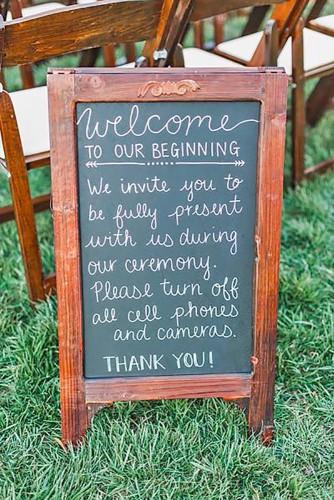 Wedding Signs: Popular Ideas and How To Use Them