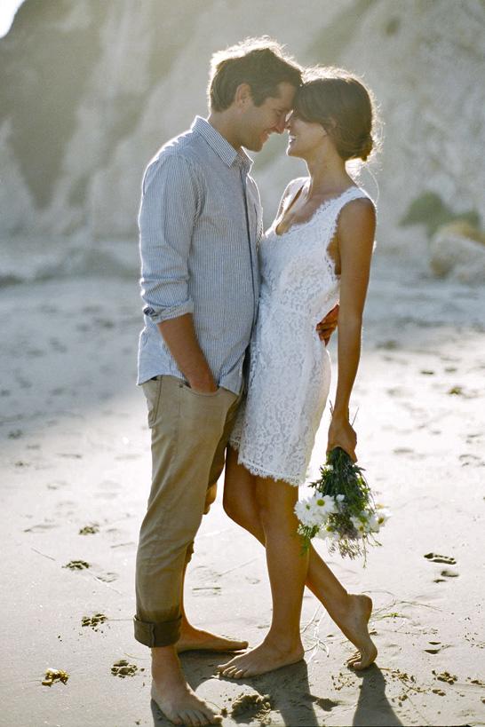 20 The Best Engagement Photo Poses Examples | Wedding Forward