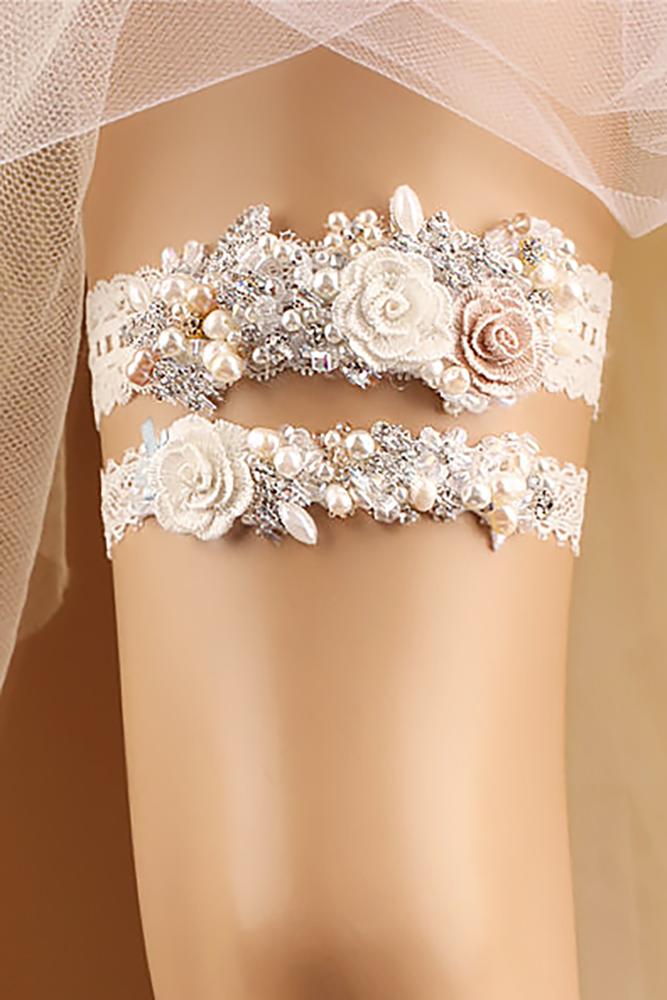 24 Exquisite Wedding Garters For Perfect Wedding Look