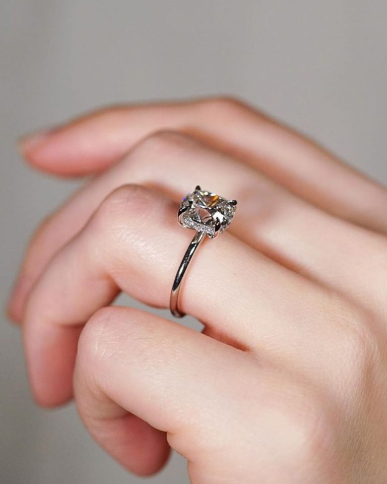 Simple Engagement Rings: Best Engagement Trends