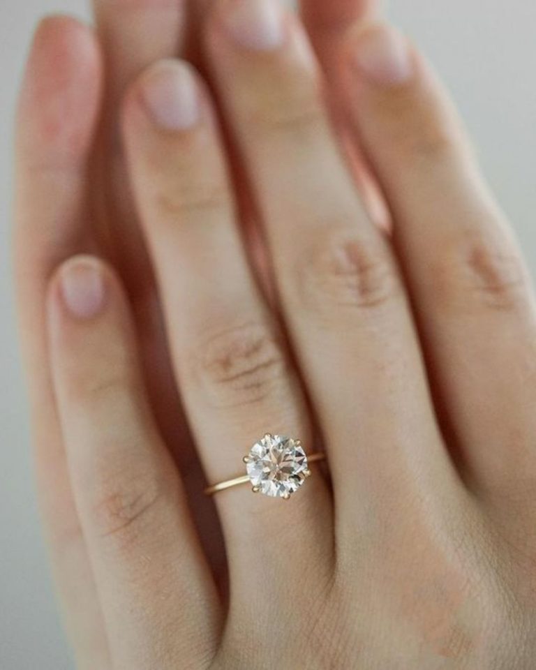 Simple Engagement Rings: Best Engagement Trends