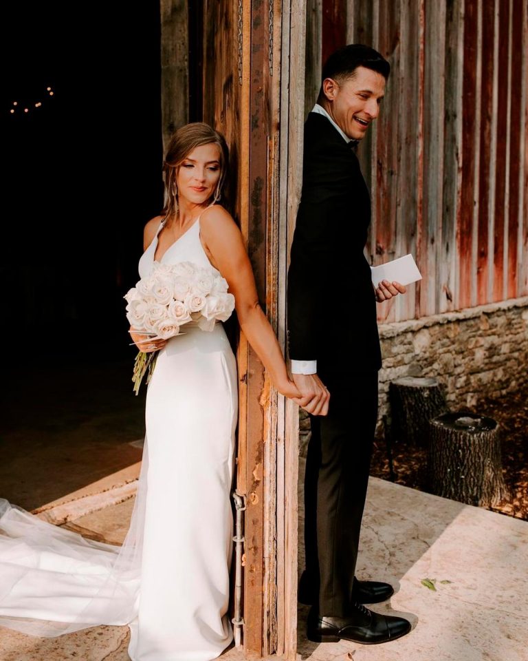 Christian Wedding Ceremony Script: 8 Samples [+ Vows Examples]