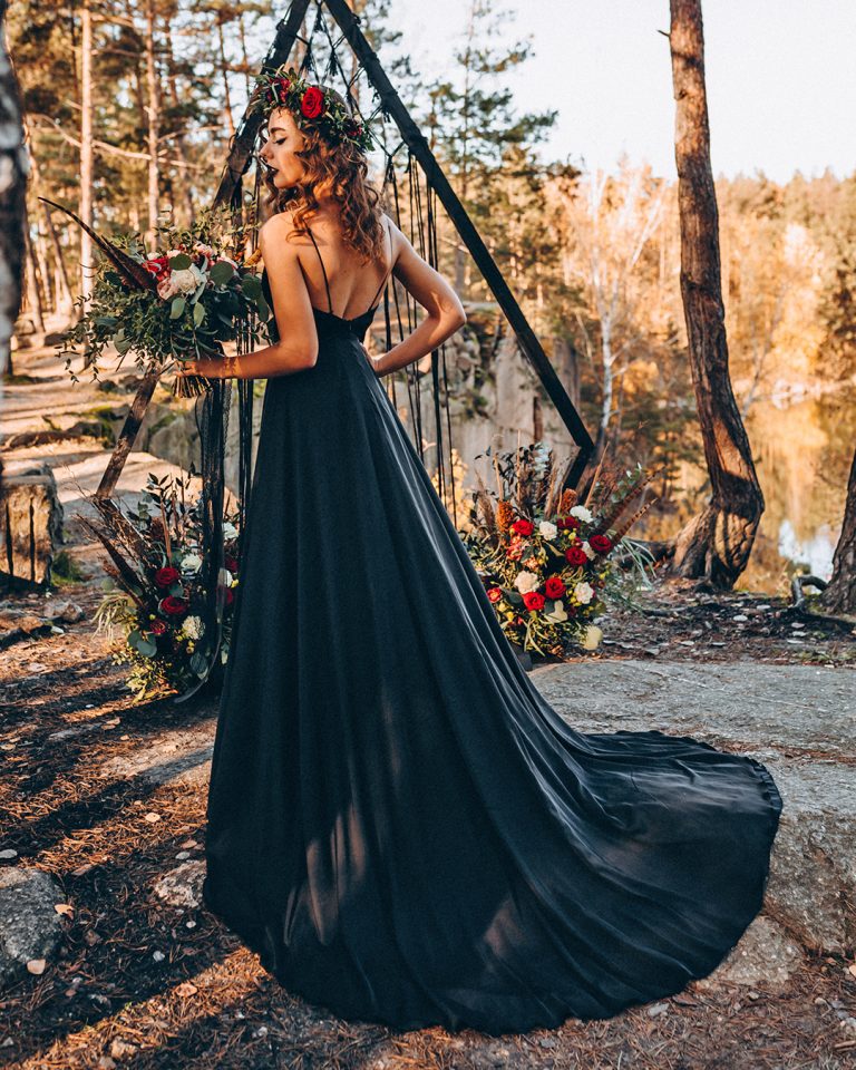 Gothic Wedding Dresses: Challenging Traditions