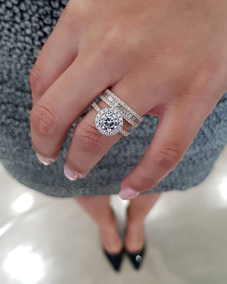 Round Engagement Rings: 42 Top Rings For The Fashionable Brides