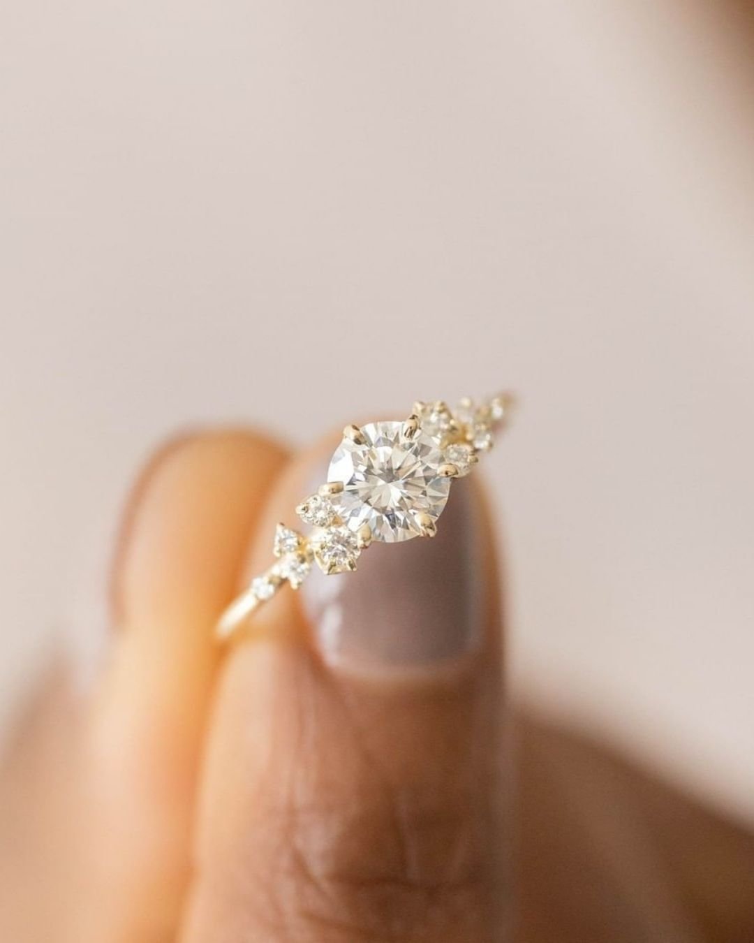 Round Cut Engagement Rings Gold