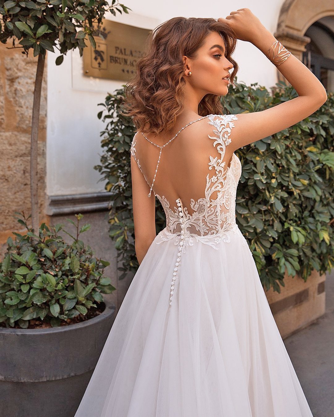 Backless Wedding Dresses To Make Your Look Great
