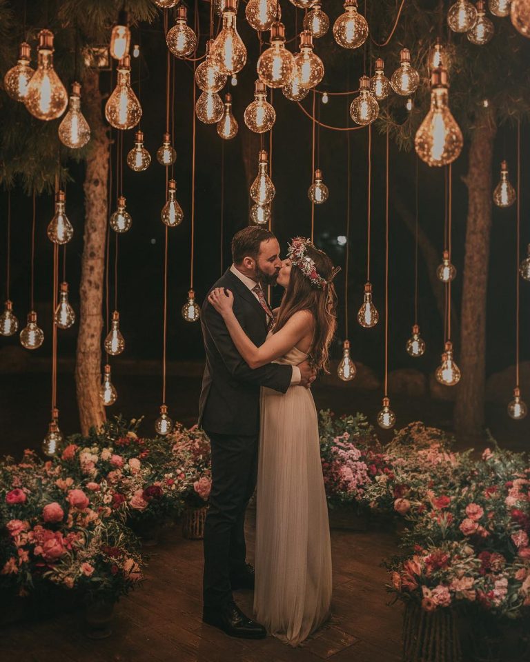 Incredible Night Wedding Photos Inspiration | Wedding Forward