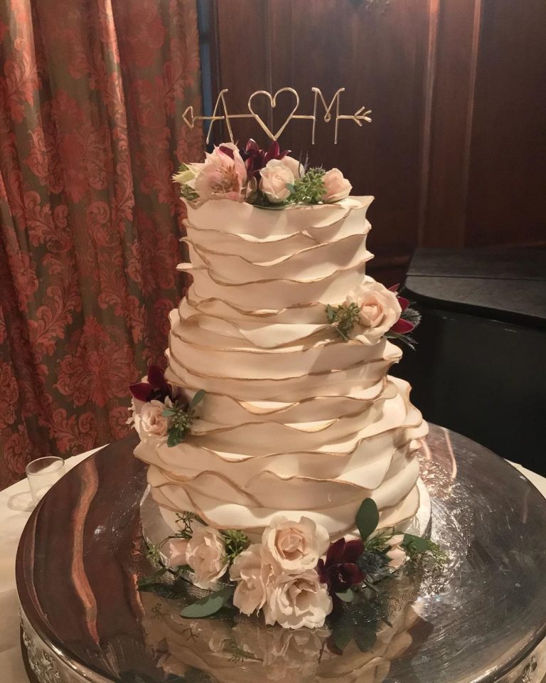 45 Beautiful And Tasty Wedding Cake Trends 2021