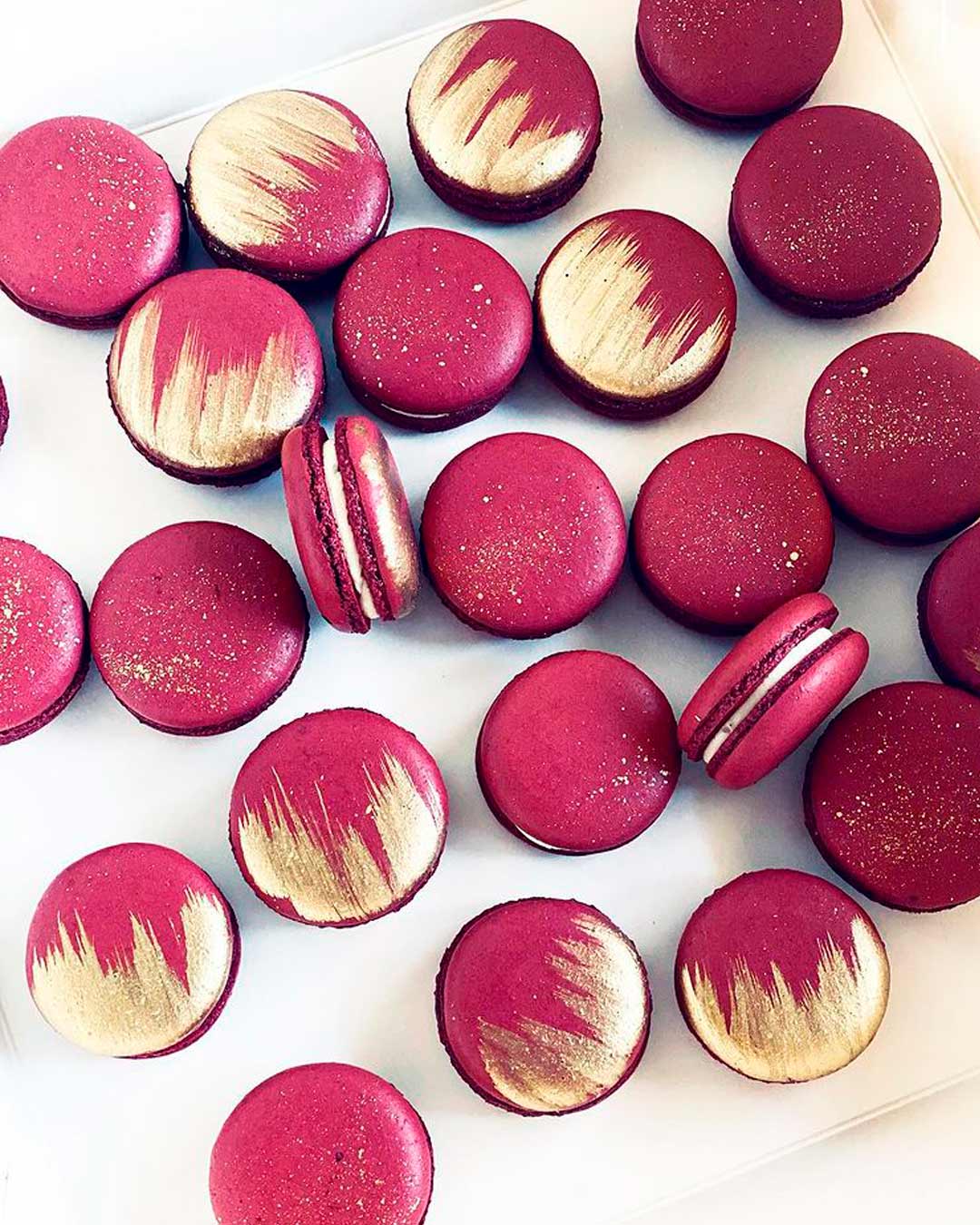 Engagement Gifts: 40 Unique Ideas To Surprise Couples In 2021