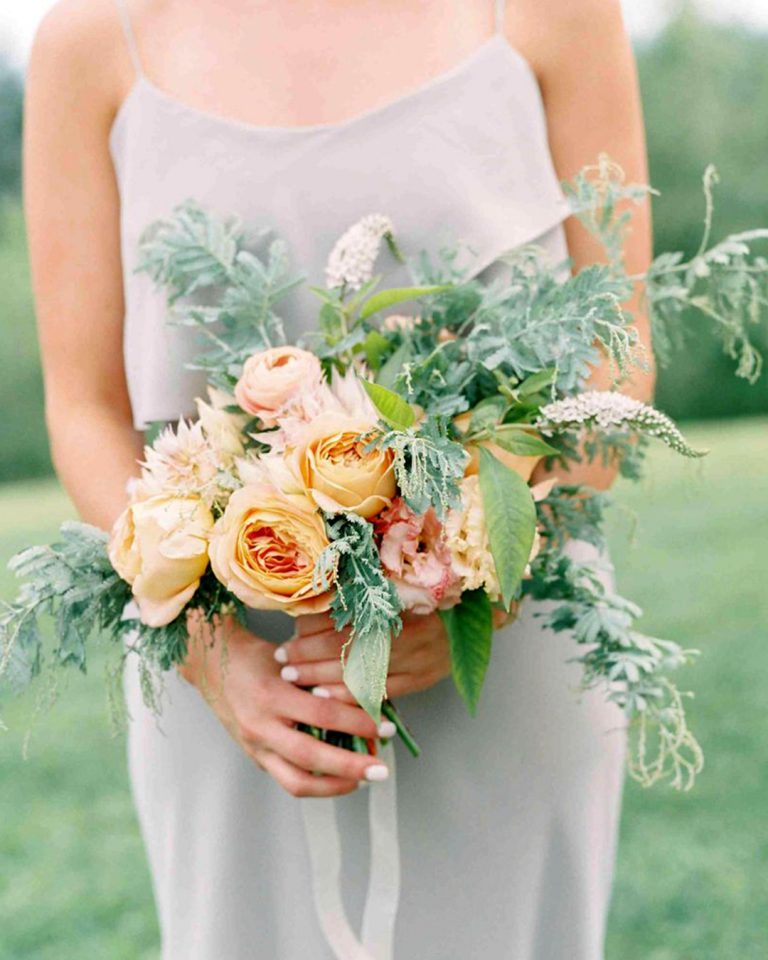 42 Prettiest Small Wedding Bouquets to Have and to Hold