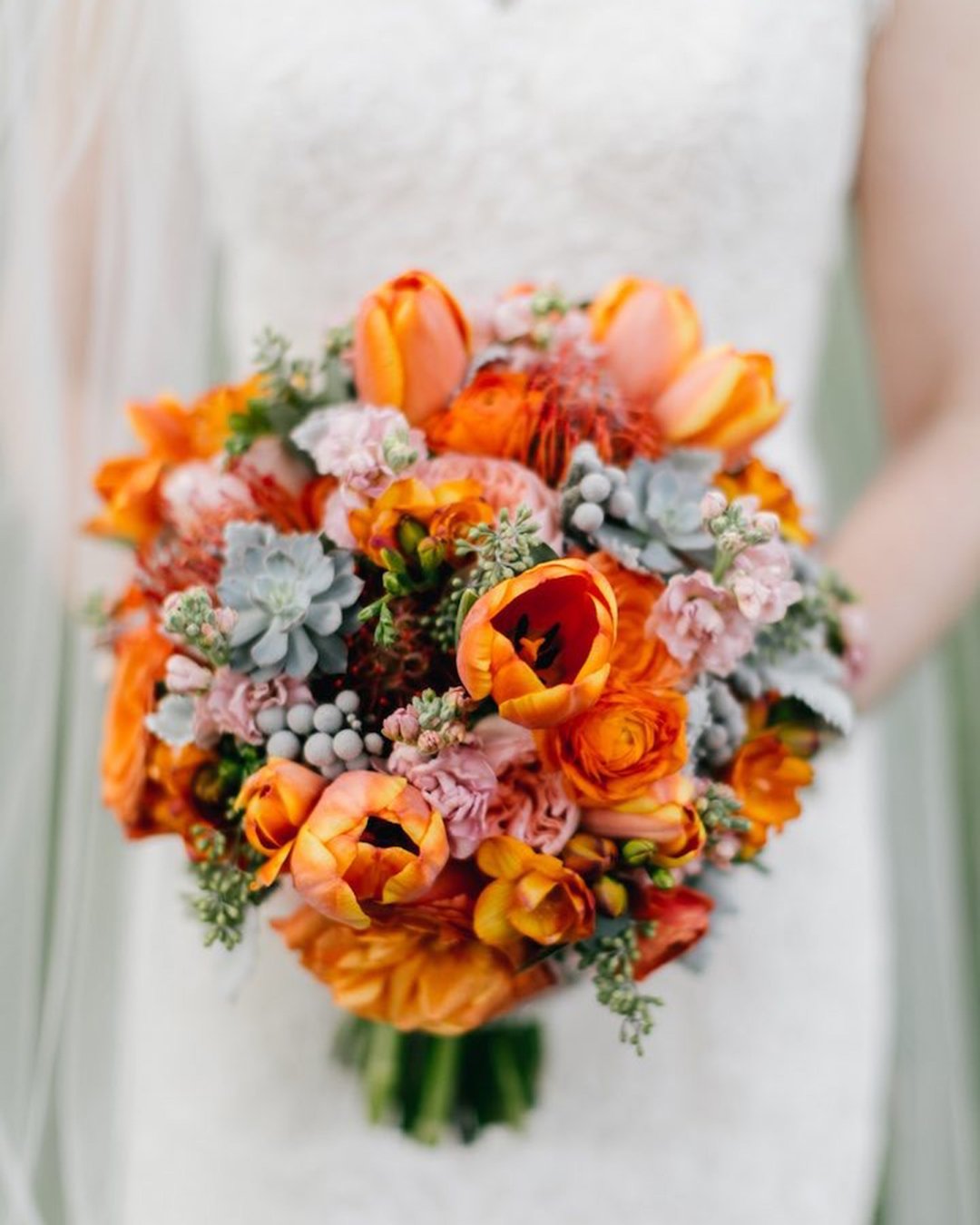 42 Prettiest Small Wedding Bouquets to Have and to Hold