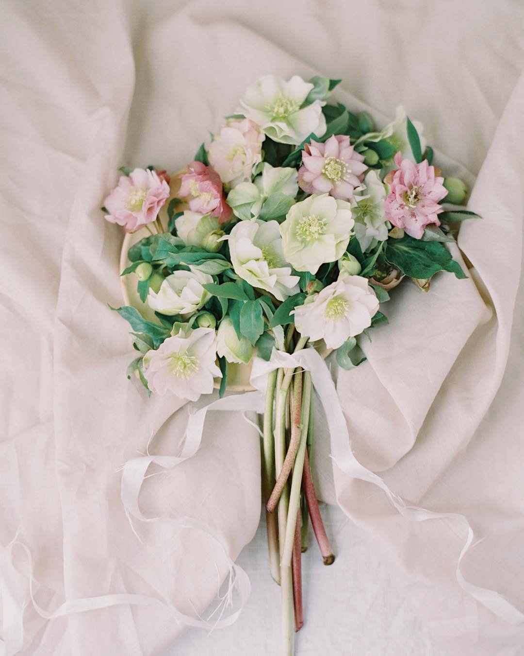 42 Prettiest Small Wedding Bouquets to Have and to Hold