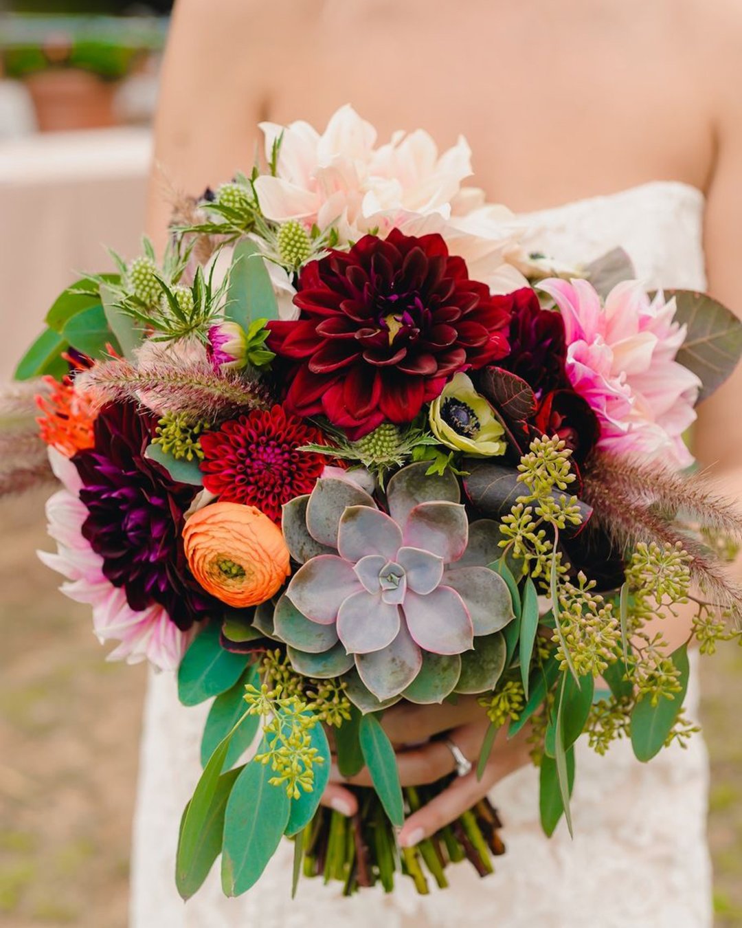 42 Prettiest Small Wedding Bouquets to Have and to Hold