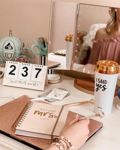 How To Plan A Wedding Step-by-Step: Tips For A Happy Bride