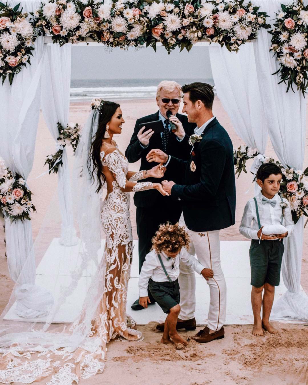 How To Officiate A Wedding? 2023 Guide For You + Expert Tips