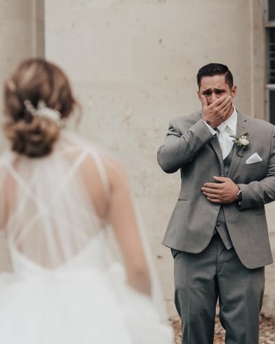 Top 45 Heart-Warming First Look Wedding Photo Ideas | Wedding Forwar