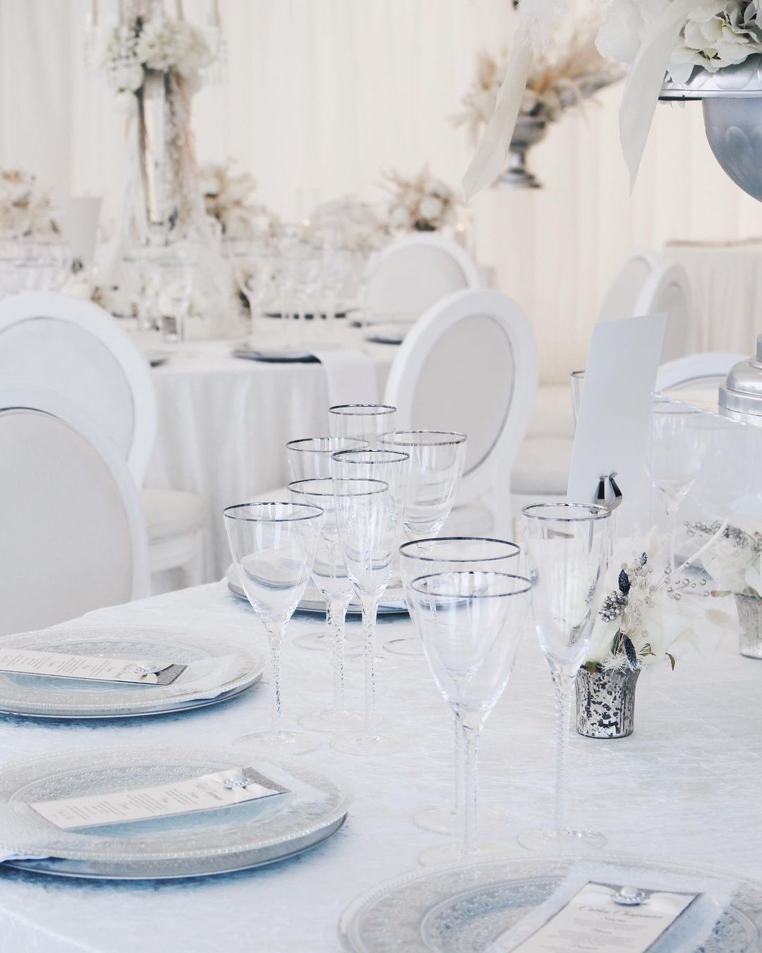 White Table Setting Ideas | Psoriasisguru.com