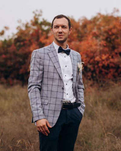 Rustic Groom Attire: 15 Suits [2022 Guide & FAQs]