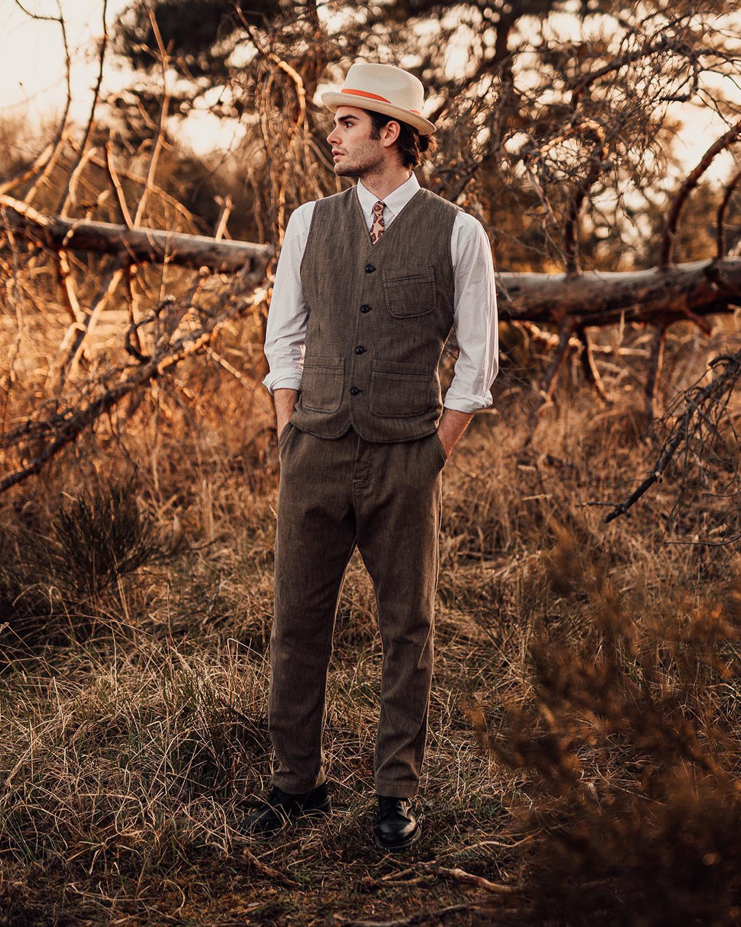 Rustic Groom Attire: 15 Suits [2022 Guide & FAQs]