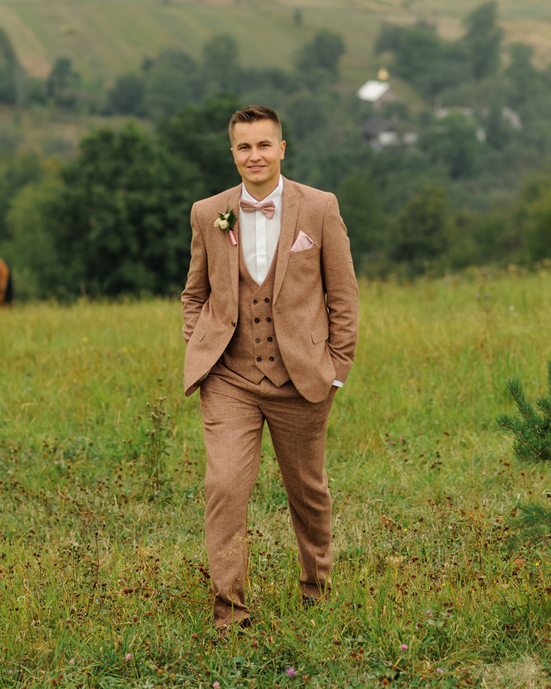 Rustic Groom Attire: 15 Suits [2022 Guide & FAQs]