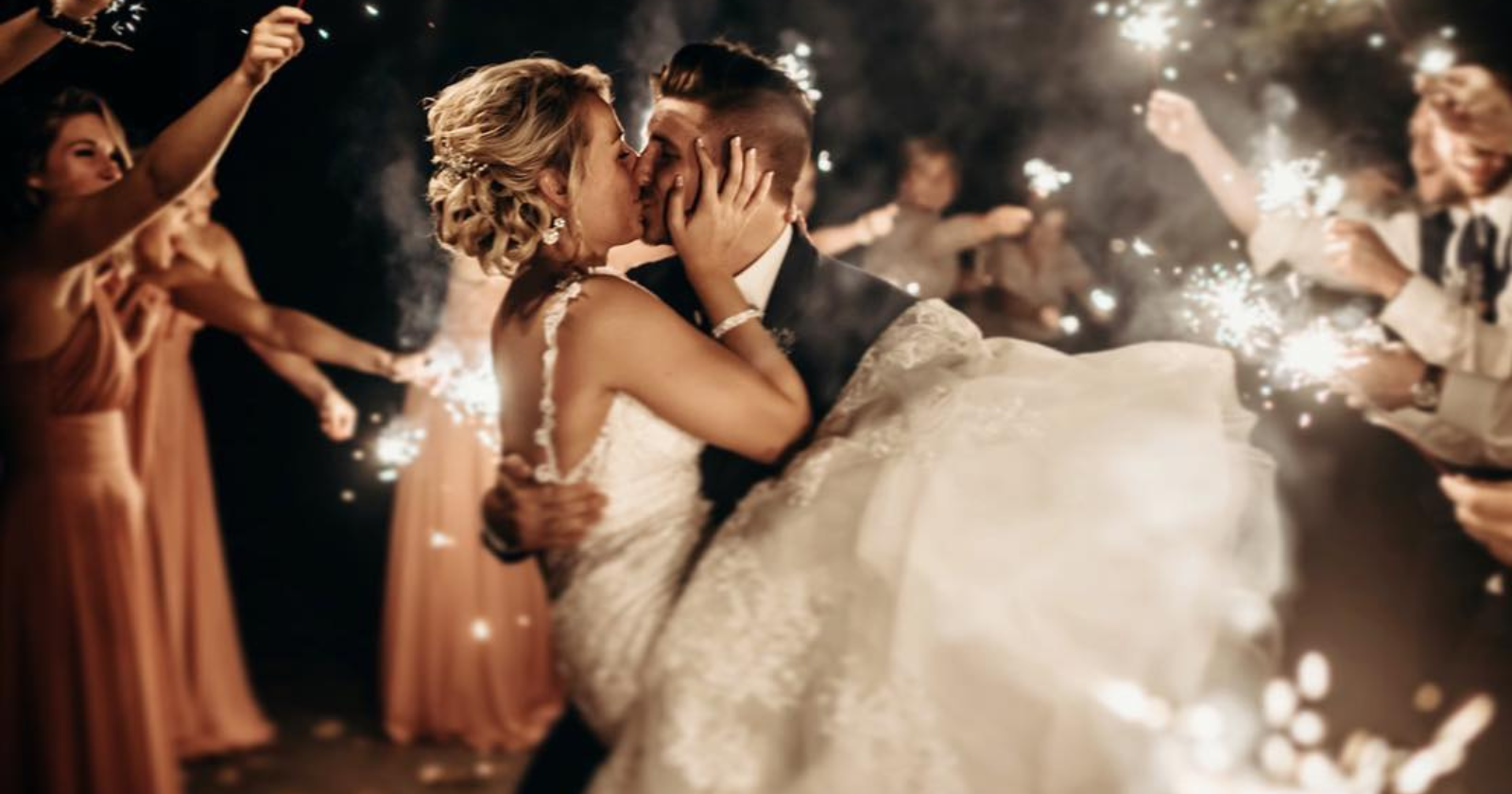 How To Dance At A Wedding: Tips To Erase All Your Worries