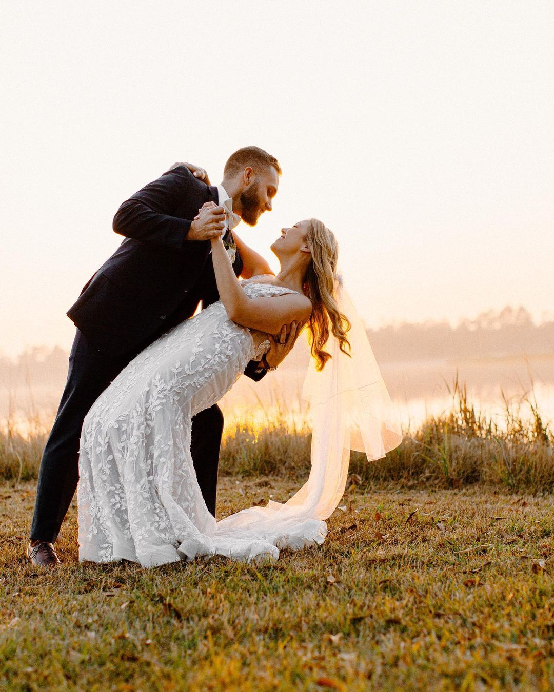 How To Dance At A Wedding: Tips To Erase All Your Worries