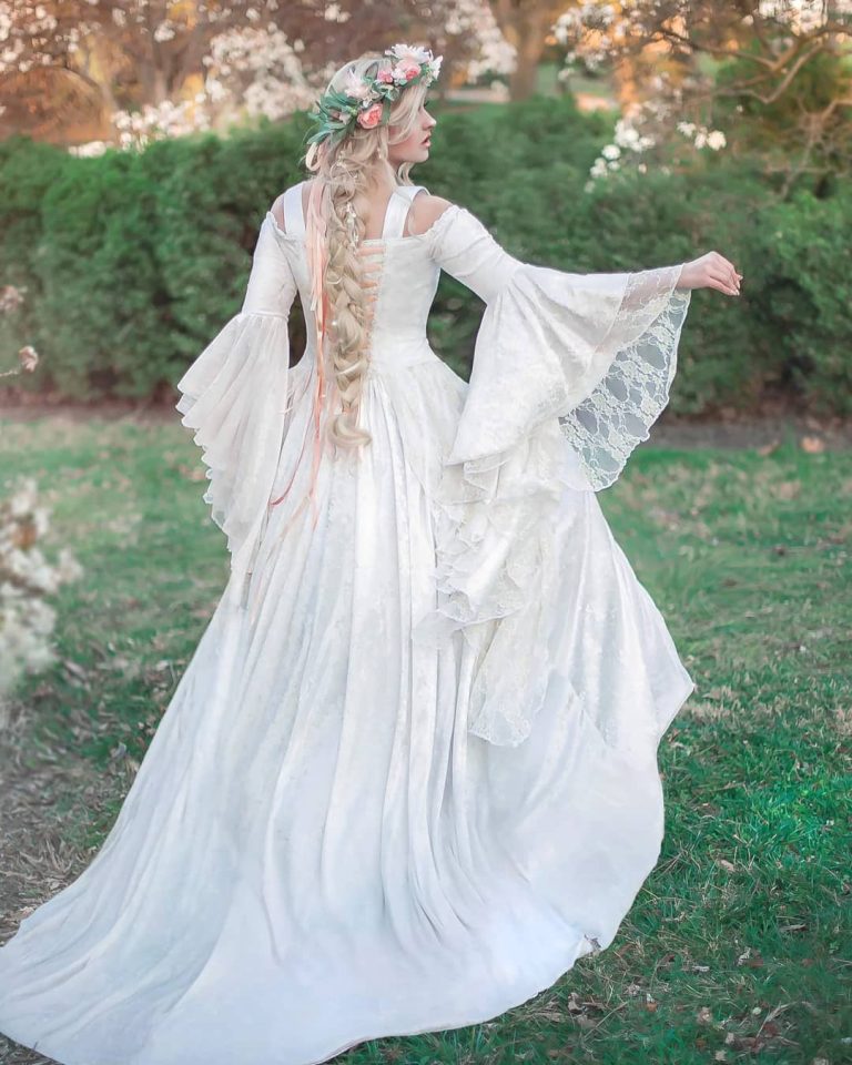 Victorian Wedding Dresses: 18 Bridal Looks + FAQs