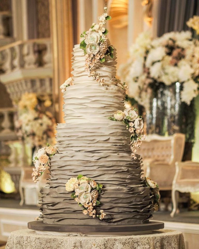45 Beautiful And Tasty Wedding Cake Trends 2022