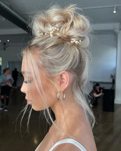 Spring Wedding Hairstyles 2022 Seasonal Looks [Guide & FAQs]