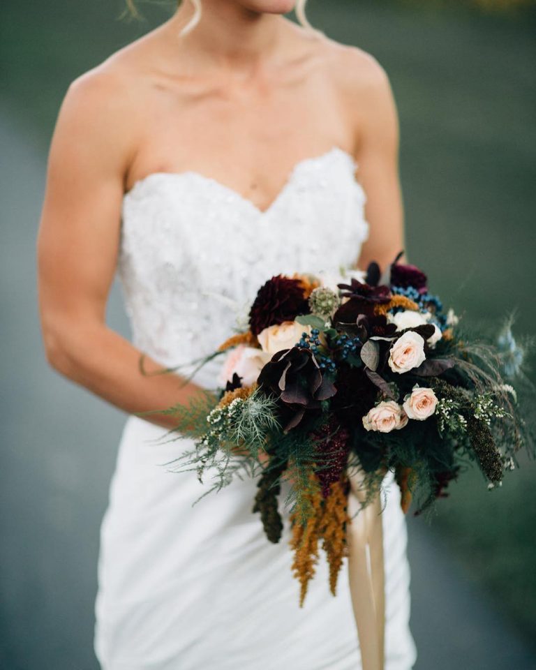 Black Wedding Flowers To Enhance Your Big Day Location