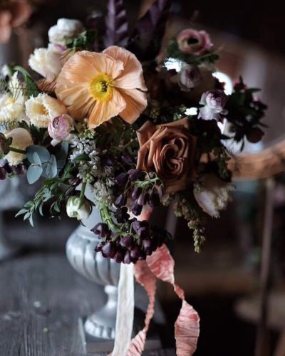 Black Wedding Flowers To Enhance Your Big Day Location
