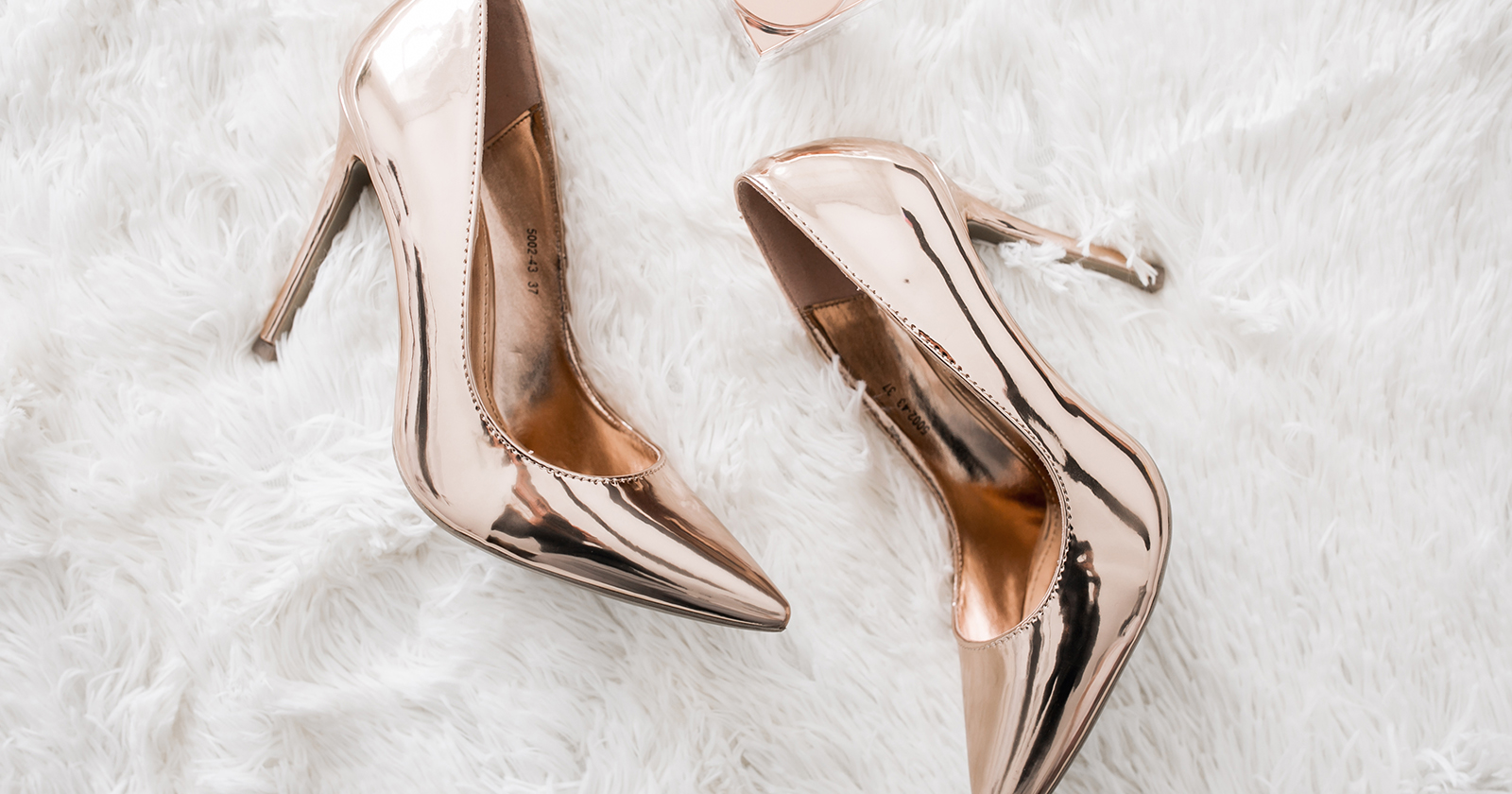 Gold Shoes For Wedding: 21 Dazzling Ideas + Faqs