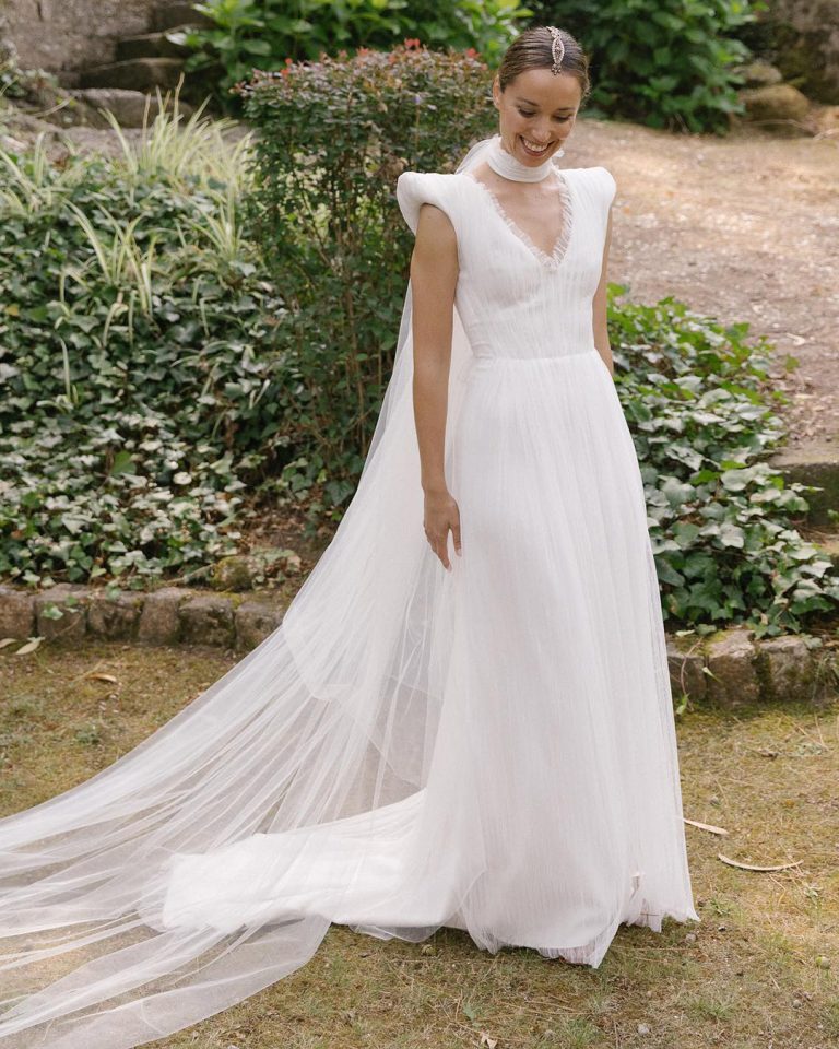 Greek Wedding Dresses: 21 Goddesses Styles + FAQs