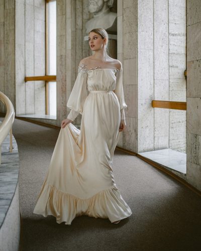 Greek Wedding Dresses: 21 Goddesses Styles + FAQs