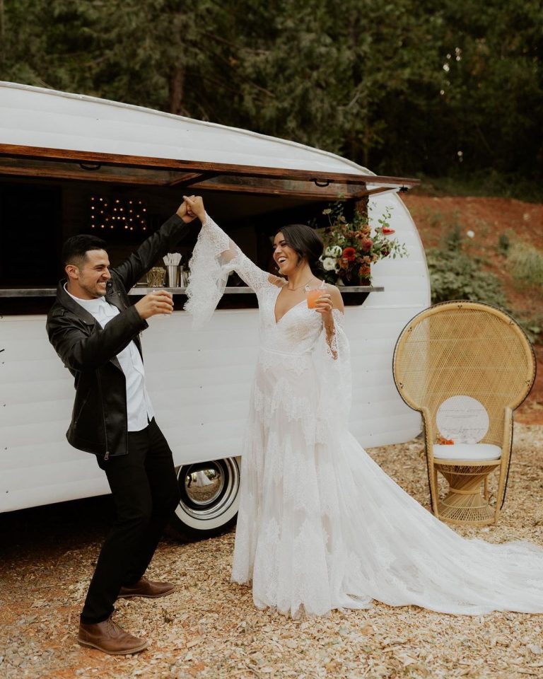 How To Write A Wedding Toast: Full List Of Tips And Samples