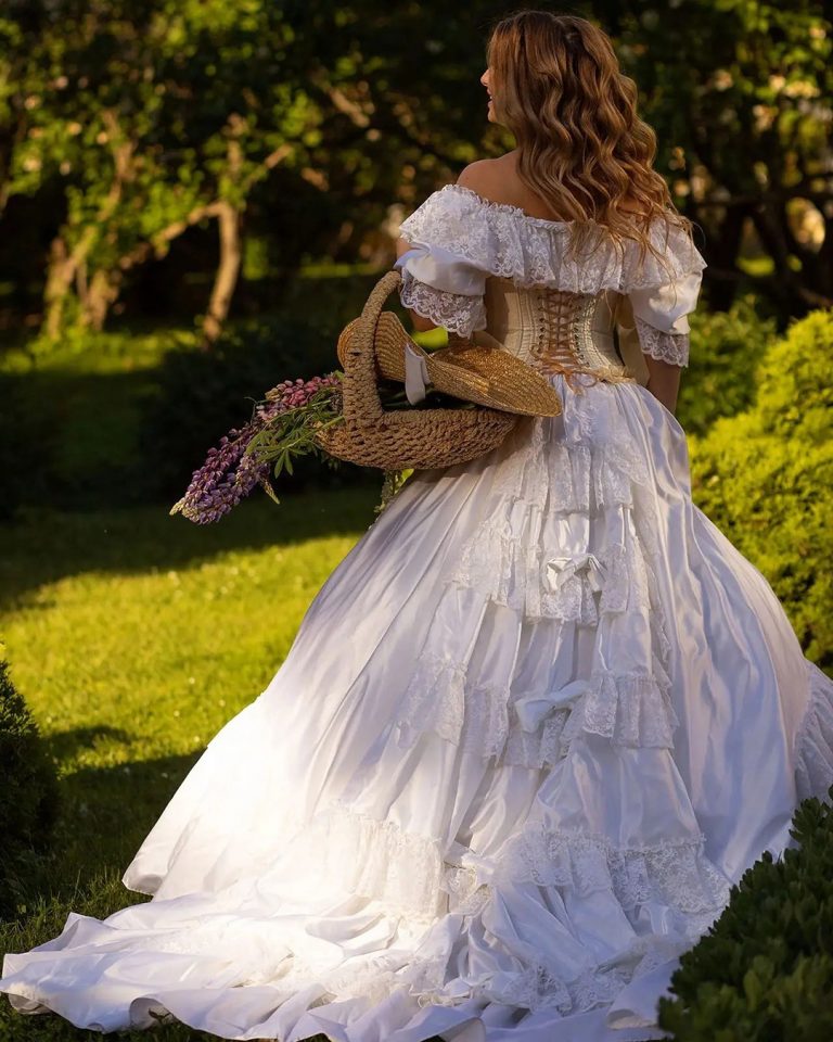 Victorian Wedding Dresses: 18 Bridal Looks + FAQs
