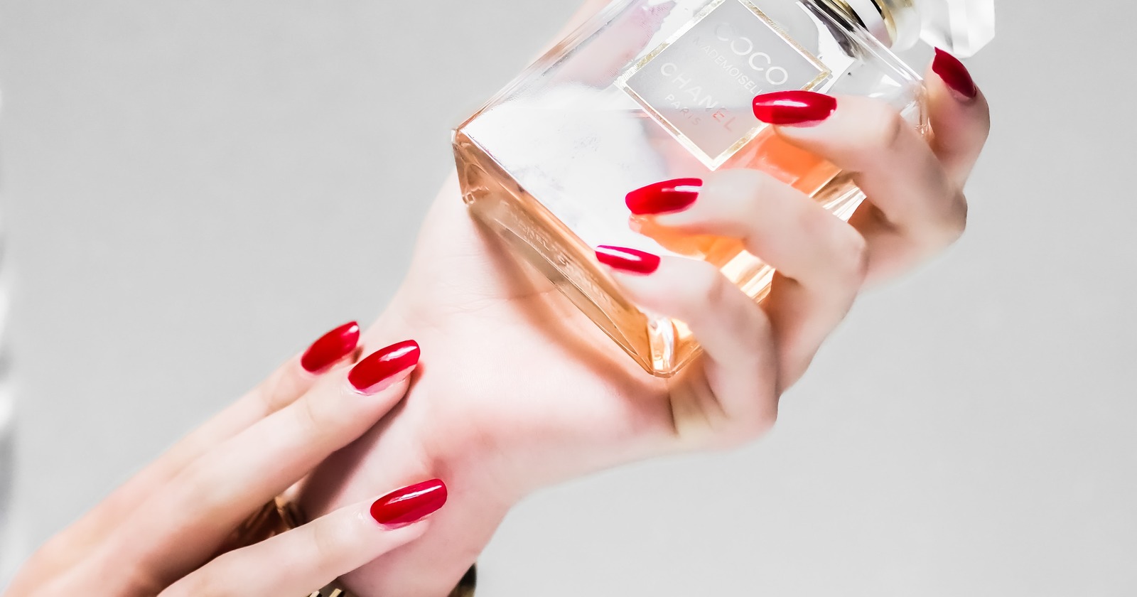 Red Wedding Nails For Your Special Day: 28 Luxury Ideas + FAQs