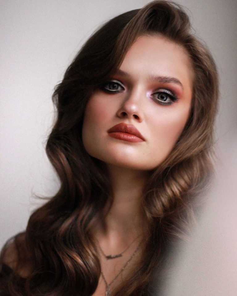 Engagement Photo Makeup Ideas [2022/23 Guide + FAQs]