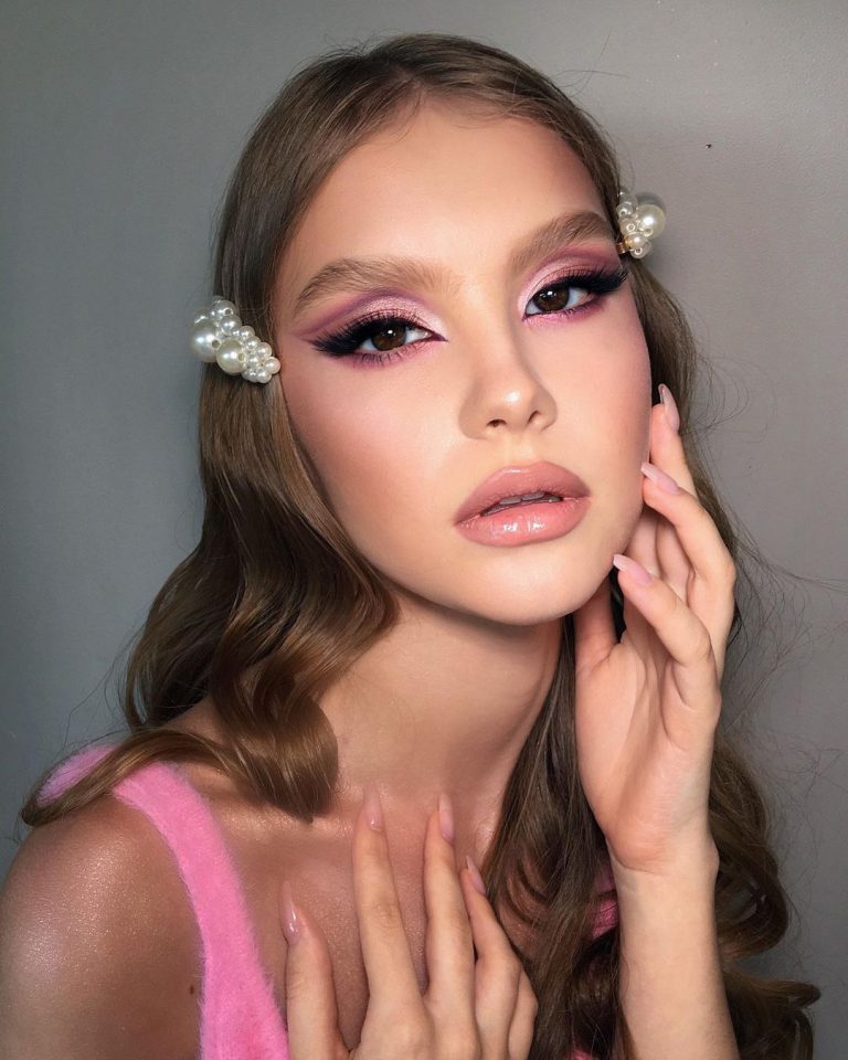 Engagement Photo Makeup Ideas [2022/23 Guide + FAQs]