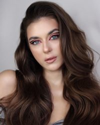 Engagement Photo Makeup Ideas [2022/23 Guide + FAQs]