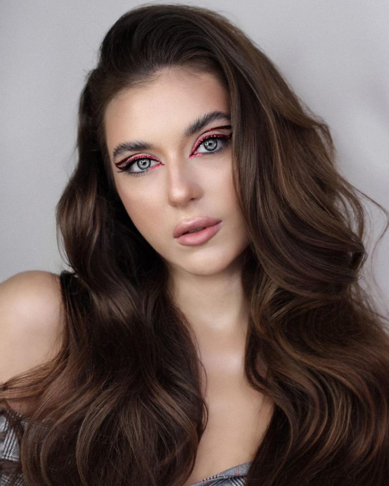 Engagement Photo Makeup Ideas [2022/23 Guide + FAQs]