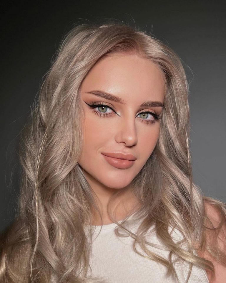 Engagement Photo Makeup Ideas [2022/23 Guide + FAQs]