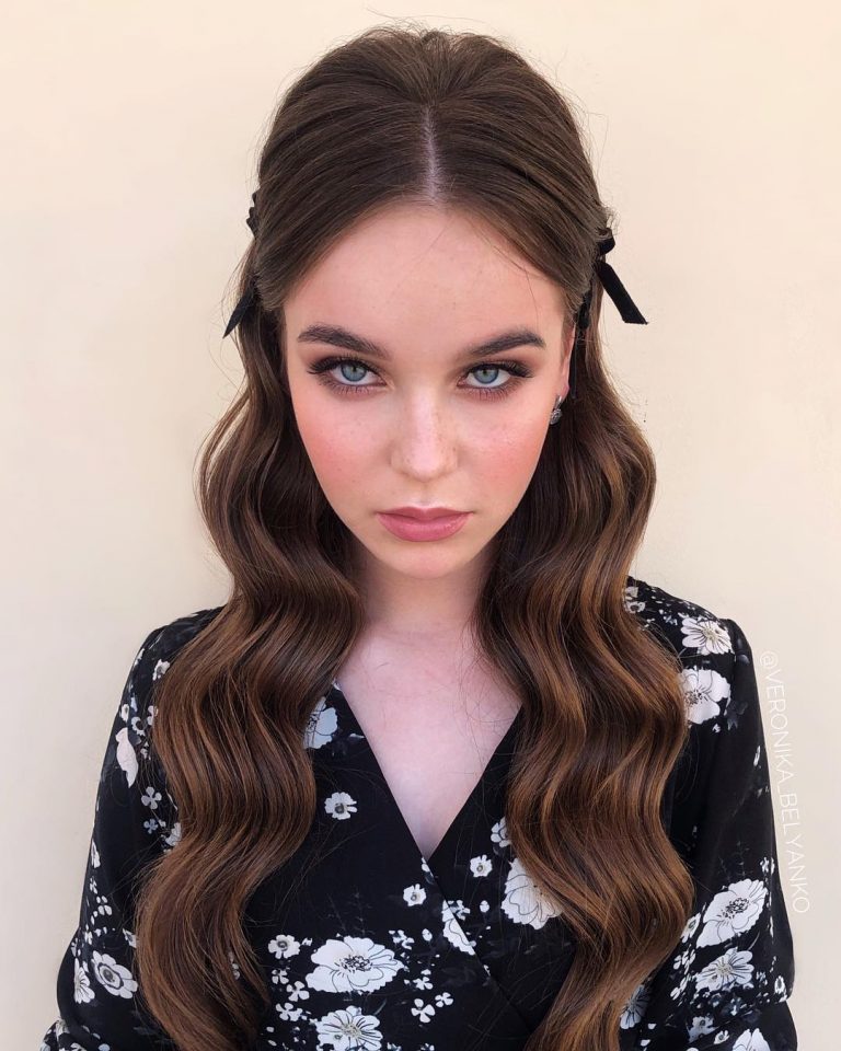 Engagement Photo Makeup Ideas [2022/23 Guide + FAQs]