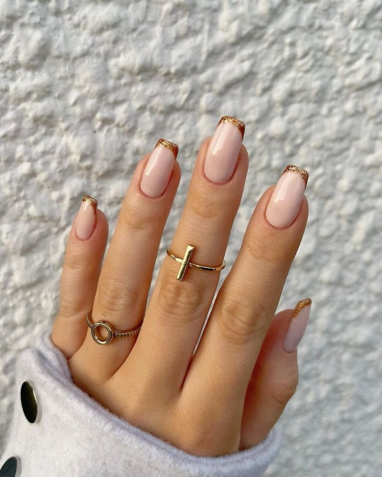 Wedding Guests Nails: 30 Ideas This Wedding Season + FAQs