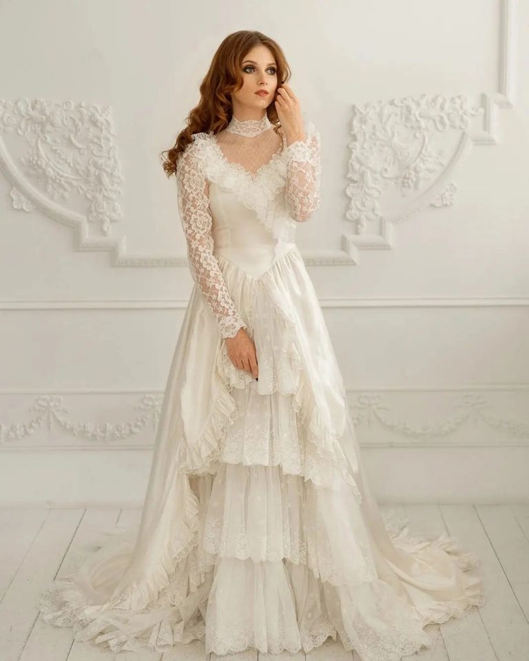 Victorian Wedding Dresses: 18 Bridal Looks + FAQs