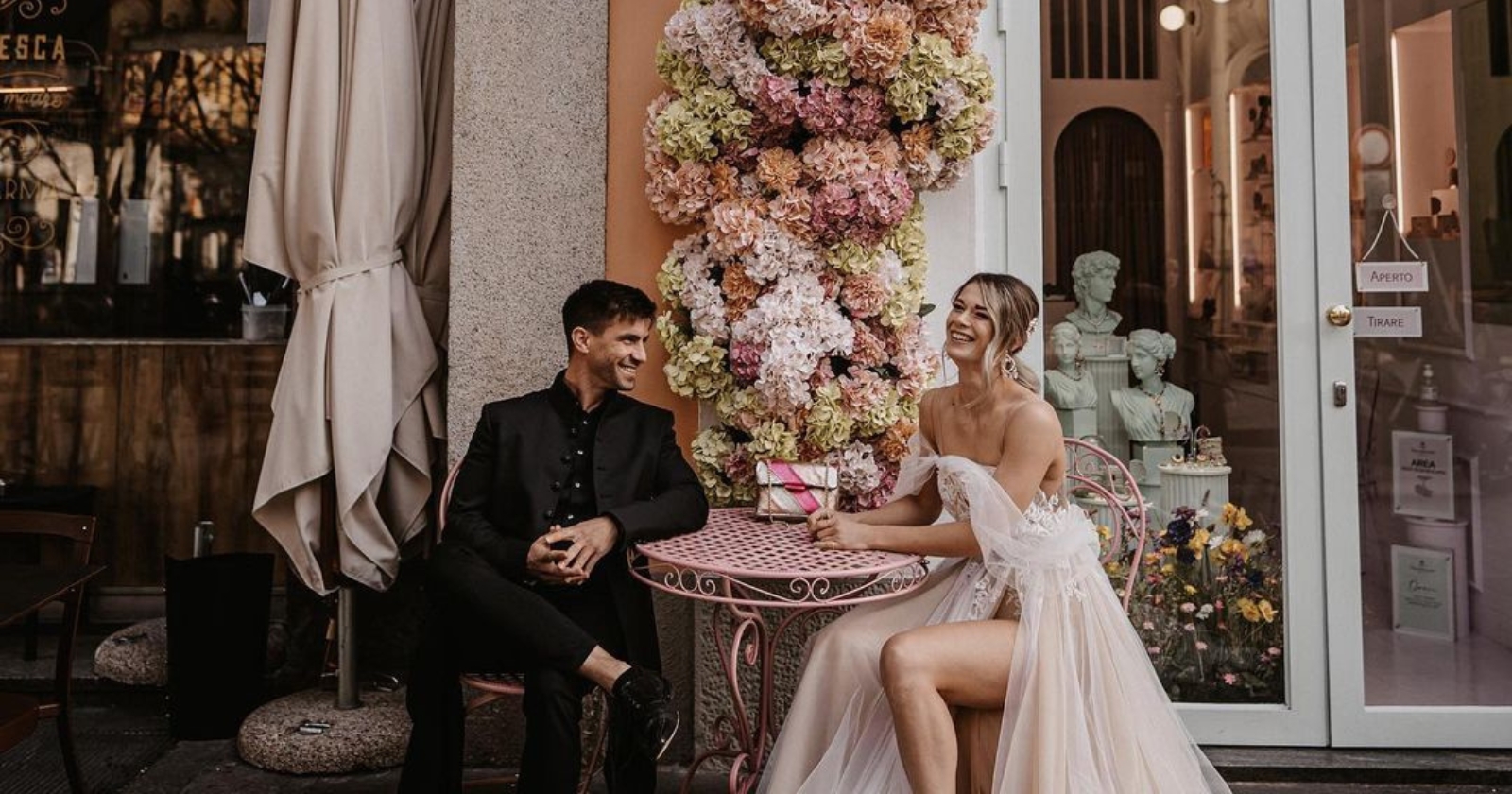 Wedding Thank You Cards Wording: Examples and Tips